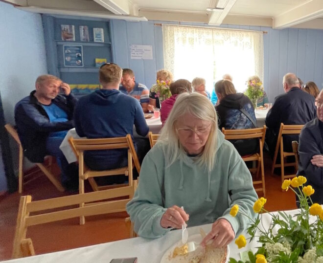 Fullt hus (og utendørs) på Hofsøya igår – Søndre Senniens Budstikke Fullt hus (og utendørs) på Hofsøya igår – Søndre Senniens Budstikke